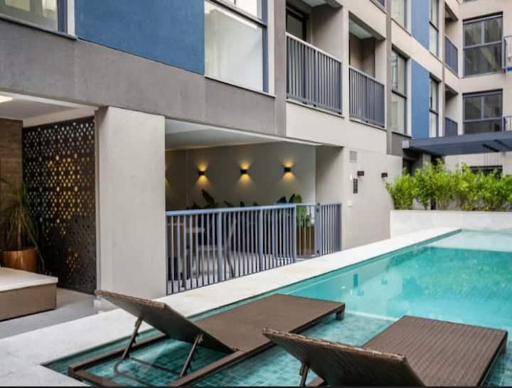 Apto Moderno Com Miniquintal Privado E Piscina - Glória