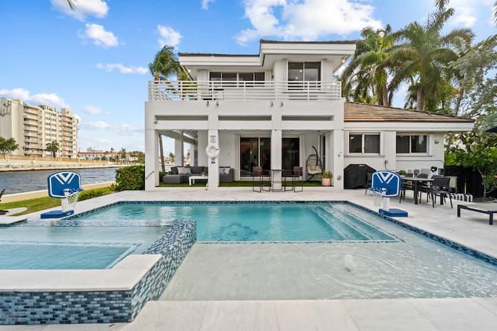 Waterfront Oasis: Pool, Pet-friendly - Hollywood, FL