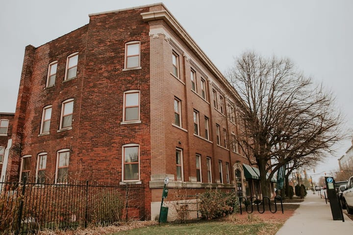 6 Cozy Combined Apartments Near Lucas Oil Stadiom - インディアナポリス, IN