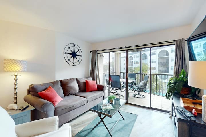 2 Br Condo With Waterfront Views & Pool Access - Marco Island, FL