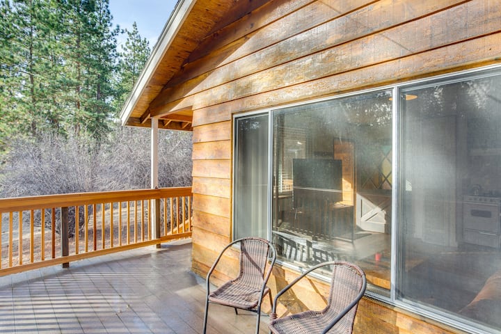 2 Mi To Big Bear Mtn Resort: Cabin W/ Updated Deck - Big Bear Lake, CA