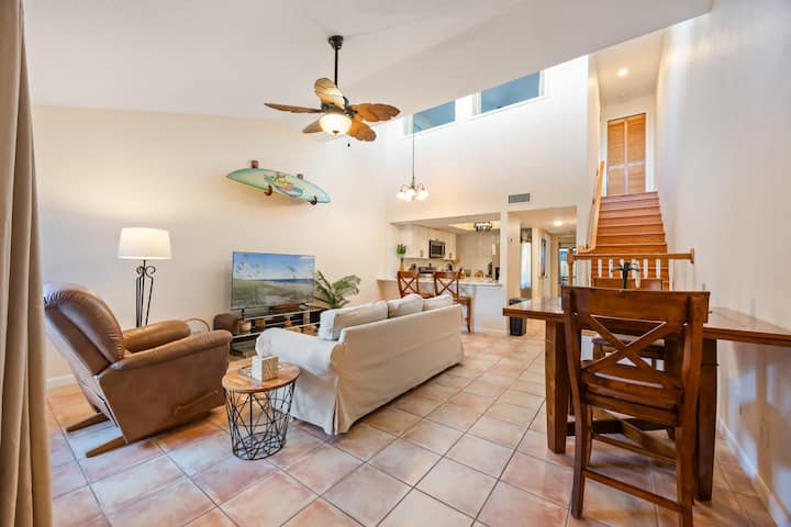 Beach Townhome Steps From Downtown Cocoa Beach - Cocoa Beach, FL