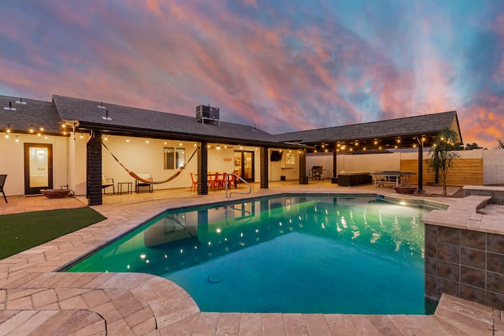 Group-friendly & Spacious Backyard W/ Heated Pool - Chandler, AZ