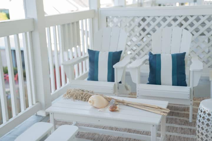 Nautical Nest: 2 Bed 2 Bath Condo Walk To Beach - Tybee Island, GA