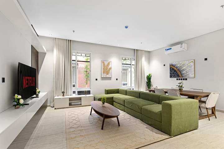 Gr - Luxury 3-bd Apt | Self-entry | Prime Location - Riyadh