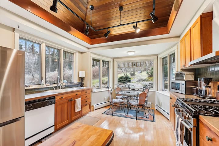 Raven's Nest: 2br, Wood Fireplace, Gazebo, Privacy - Stowe, VT
