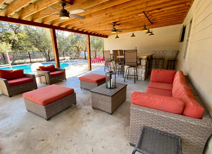 Sprawling Hacienda Sleeps 33~pool, Cabana, Casita! - Concan, TX