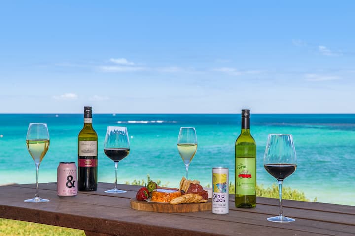 Ledge On The Beach - Nestled Right By The Water. - Ledge Point