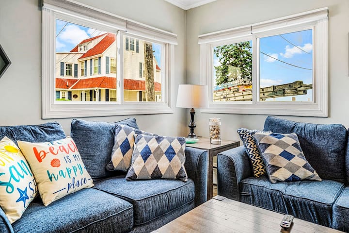 Coastal Charm Beachside Retreat - Saco, ME
