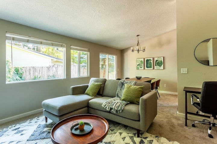 Pet-friendly 3-bedroom Home, Month Stays Or Longer - Wilsonville, OR