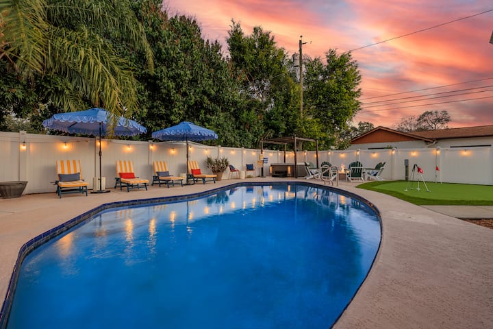 Social Club Retreat | Pool, Spa & Mini Golf - Clearwater, FL