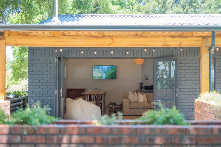 The Grass Roof Hideaway - Gqeberha
