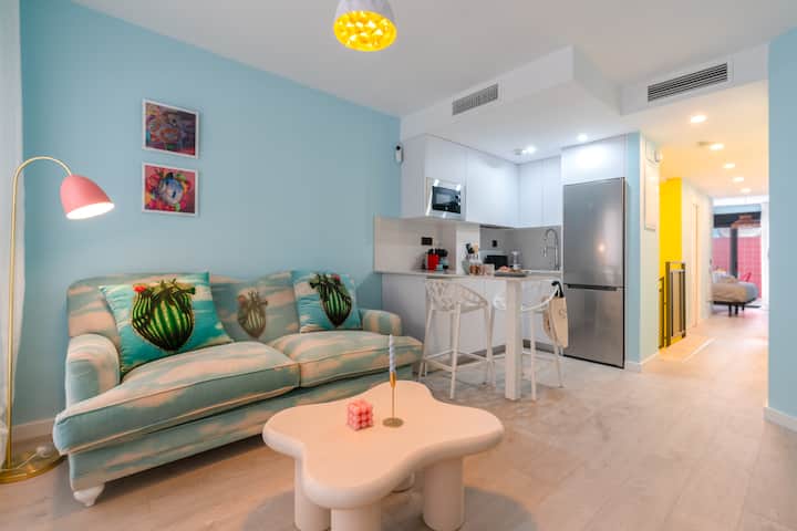 Artistic Apt. W/ Magical Hidden Backyard, Downtown - Málaga