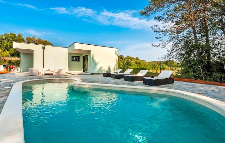2 Bedroom Awesome Home In Rovinj - Rovinj