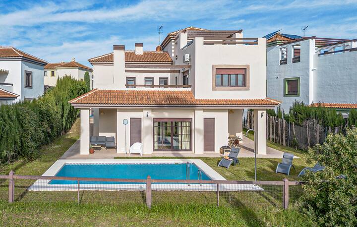 Stunning Home In Guillena - Castilblanco de los Arroyos
