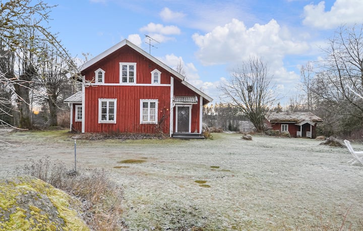 4 Bedroom Nice Home In Tived - Laxå