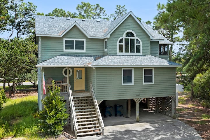 Hide Away Heaven: Pool, Hot Tub, Screened Porch - Corolla, NC