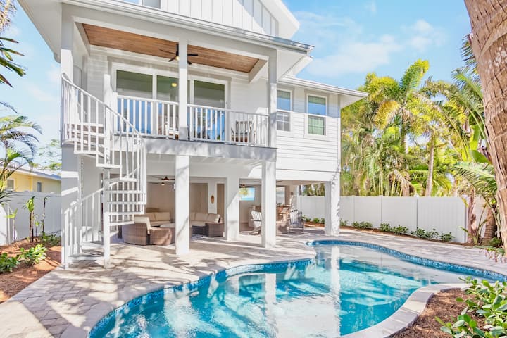Home With Pool, Rooftop Deck, And Walk To Beach! - Anna Maria, FL