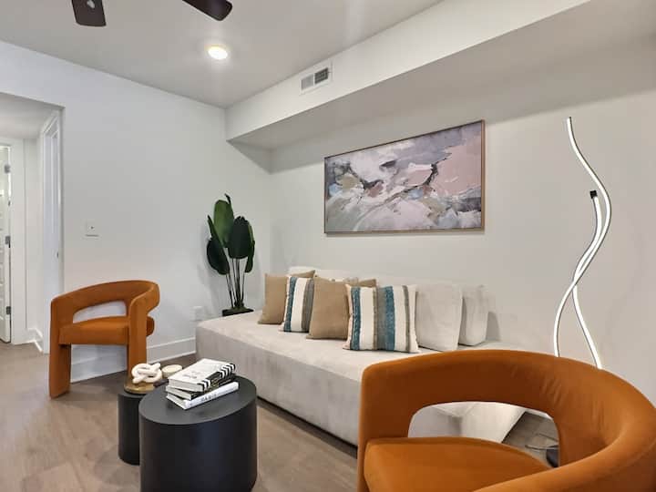 Bright & Beautiful Retreat In Heart Of Downtown - Birmingham, AL