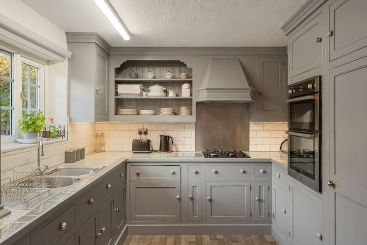 17th Century Cottage In Bideford, Private Parking - Appledore