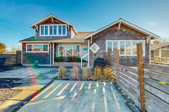 5br Home W/ Arcade Games, Foosball, Close To Beach - Cannon Beach, OR