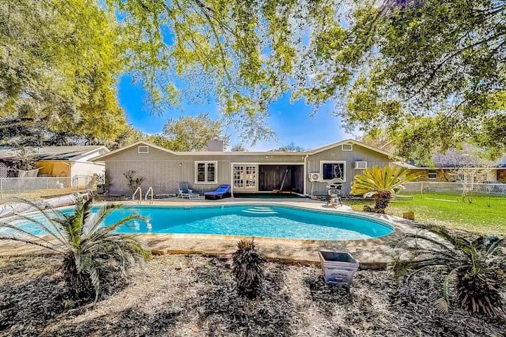 Inviting Home With Heated Pool And Dog-friendly - Mission del Lago - San Antonio