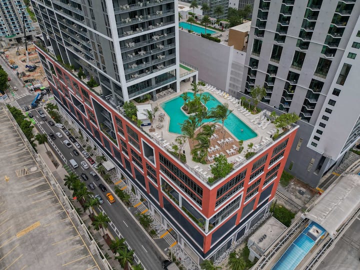 Rumrunner, Downtown, Pool, Gym, Full Service Tower - Miami, FL