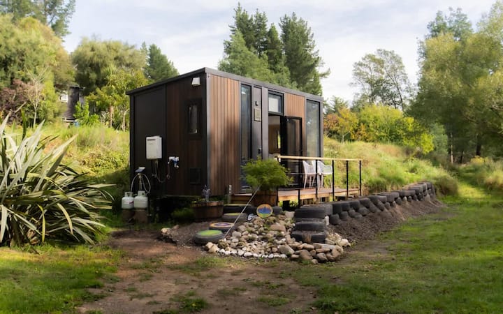 Loburn Retreat - Water's Edge By Tiny Away - Ashley