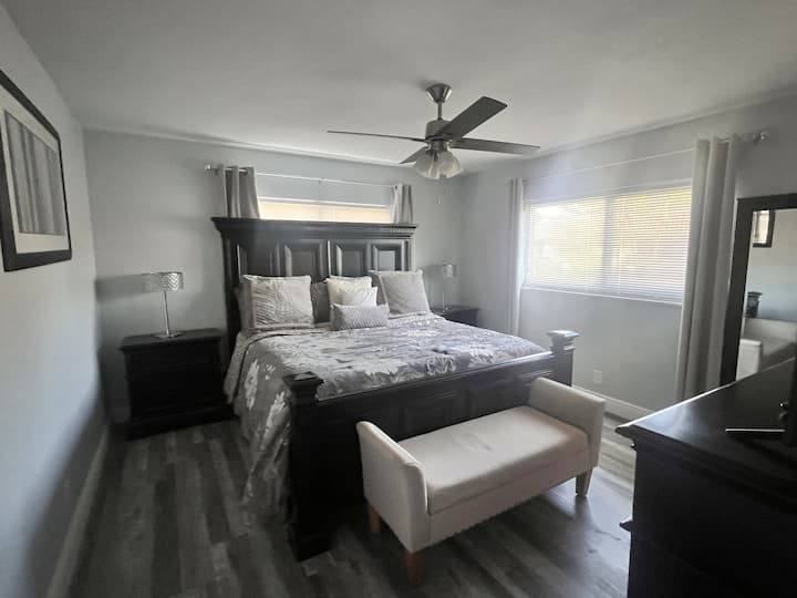 King Bed, Golfing, Free Parking, Family Friendly - Tamarac