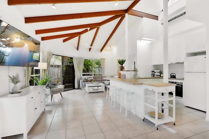 Pet-friendly Retreat With Fenced Yard - Trinity Beach