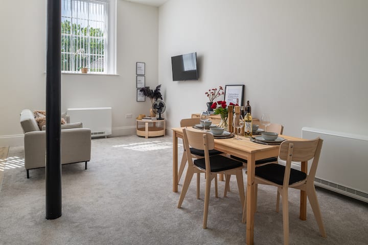 Stunning Converted Chapel Apt With Free Parking - Rhyl