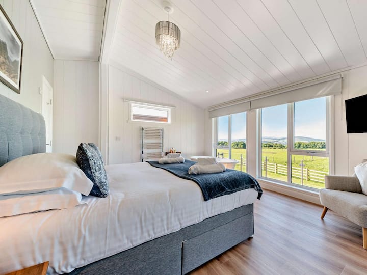 1 Bed In Port Glasgow (Oc-95823) - Loch Lomond