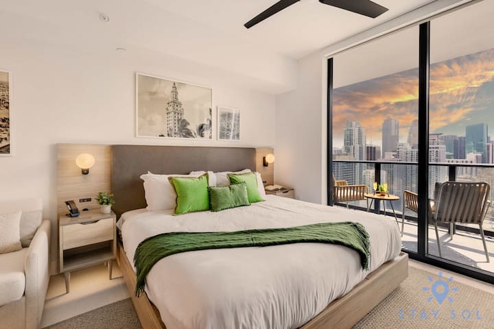 Stylish Studio -Amenities & Pool - Miami, FL