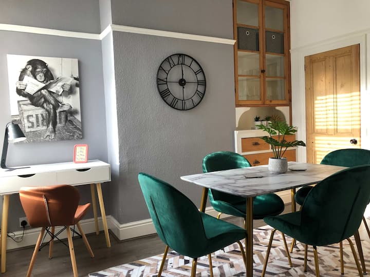 Stylish 2br House In Coventry -Business And Groups - Coventry