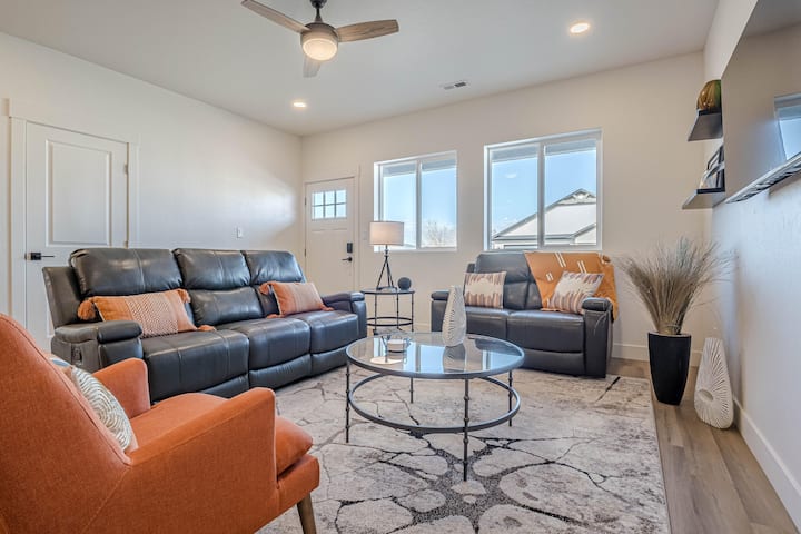 Junction Escape: Pet Friendly + Office Space - Grand Junction, CO