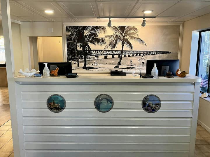 Outdoor Pool & Grab & Go Breakfast - Big Pine Key, FL