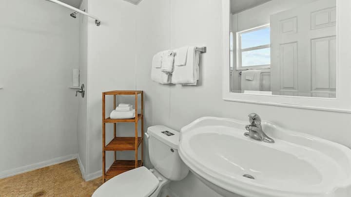 Your Own Little Cottage By The Water - Big Pine Key, FL