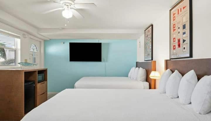 New 90ft Beach & Fab Sunset Views - Big Pine Key, FL