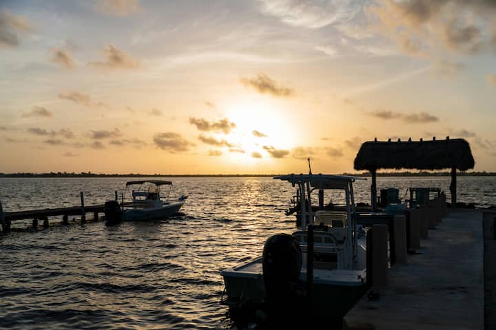 Spacious Suite Overlooking The Water - Big Pine Key, FL
