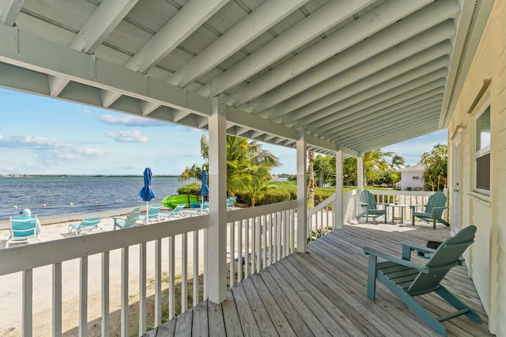 Spacious Suite Overlooking The Water - Big Pine Key, FL