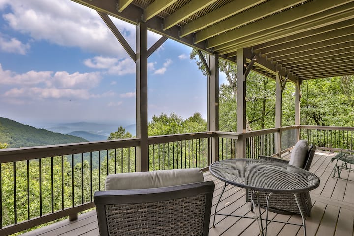 Long Range Views, Cozy Fireplace, Multiple Decks, - Jasper, GA