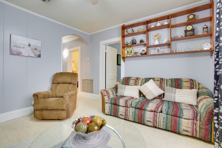 Walk To 1st Street: Family Home In Thibodaux! - Thibodaux, LA