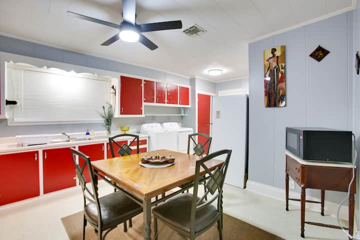 Walk To 1st Street: Family Home In Thibodaux! - Thibodaux, LA