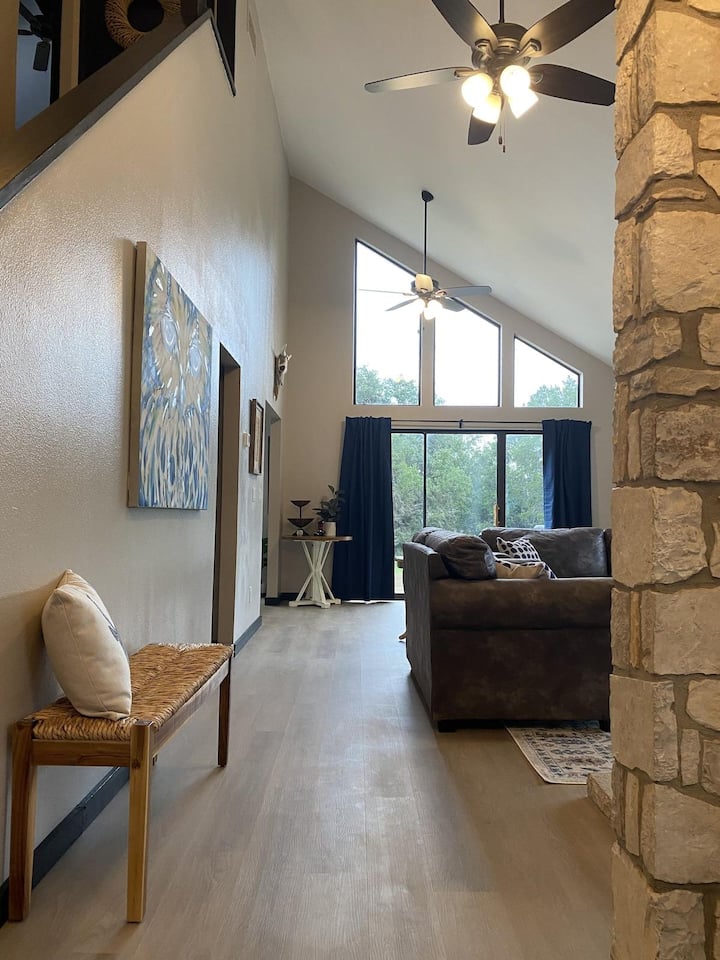 Modern Hill Country Retreat, Mtn Views, Upscale! - Leakey, TX