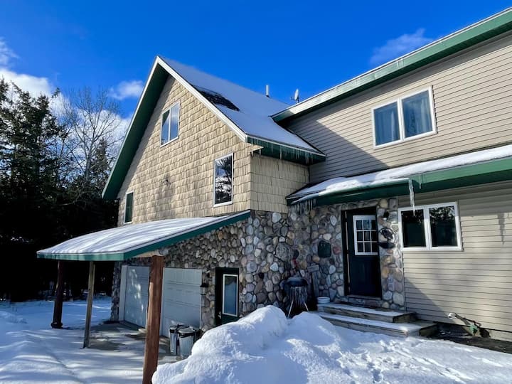 Woodsmoke Lodge On Drummond Island - Drummond, MI