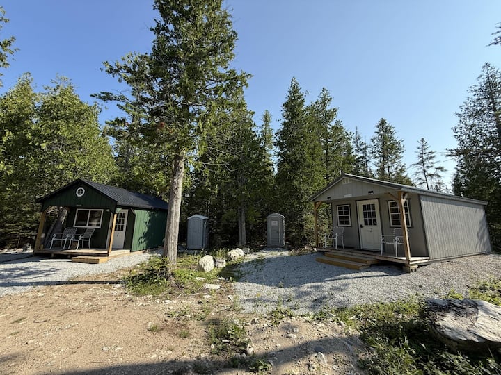 Henry's & White Birch Cabins - Johnswood Off Grid Cabins On Drummond Island - Drummond, MI