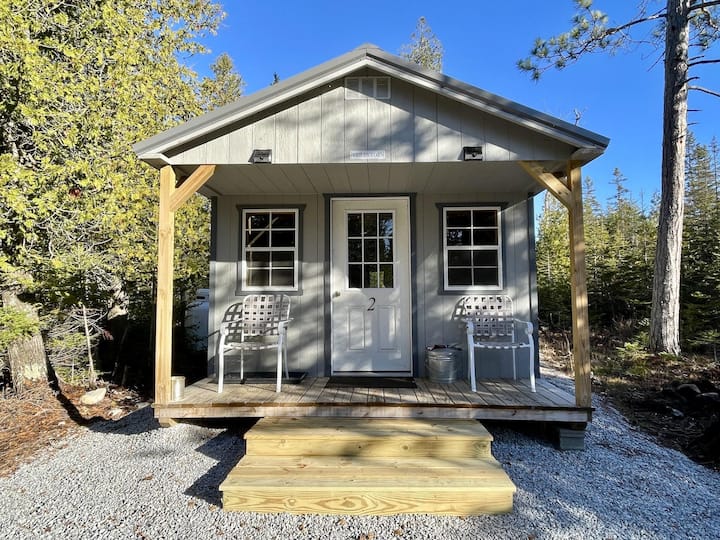 Henry's & White Birch Cabins - Johnswood Off Grid Cabins On Drummond Island - Drummond, MI