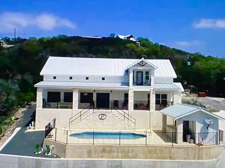Mansion W/views, Pool, Cabana, 4 Minutes 2 Frio! - Concan, TX