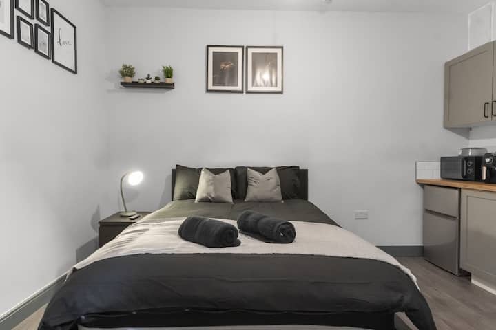 Cheerful Moseley Studio - 2 - Birmingham