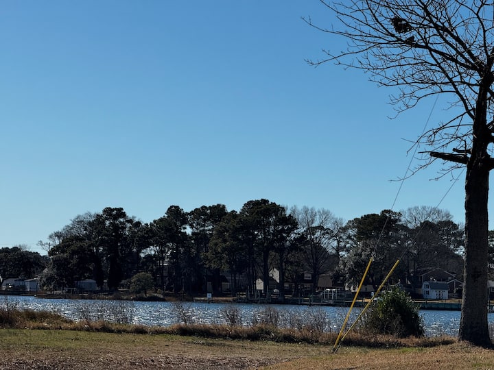 2 Bedroom Duplex Getaway By The Beach - Hampton, VA